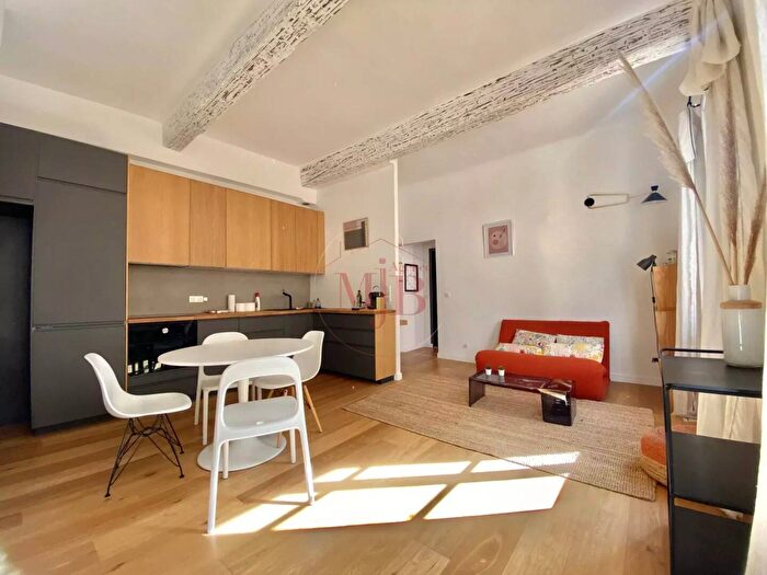 Appartement à louer - Centre Ville, Aix-en-Provence - 2 pièces - 1 chambre