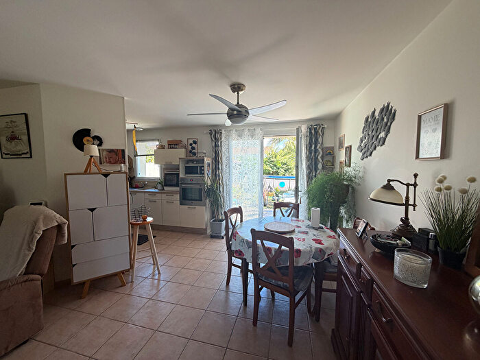 Brem-sur-Mer : Maison 4 pièces à vendre