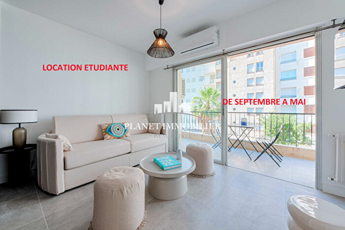 Appartement à louer - Antibes, Juan-les-Pins, Le Cap - 2 pièces - 1 chambre