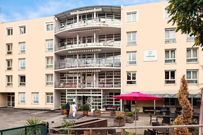 Appartement à vendre - Saint-Étienne, Crêt de Roc - 1 pièce - 1 chambre