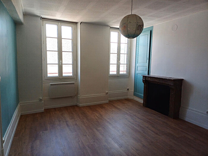 Appartement 4 pièces à Villeneuve-sur-Yonne, à louer