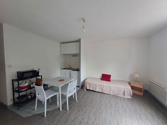 Appartement à louer - Corgnac-Centre Commercial, Limoges - 1 pièce