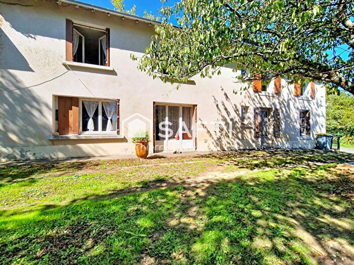 Maison 5 pièces à Saint-Georges-de-Noisné, à vendre