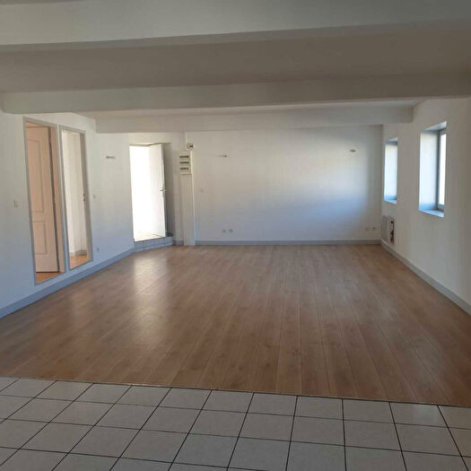 Appartement à louer - Beaurepaire - 4 pièces - 3 chambres