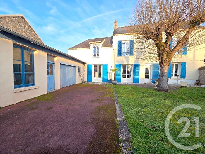Maison 6 pièces à Château-Landon, à vendre