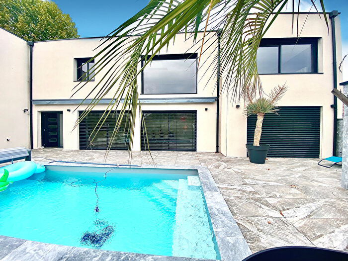 Maison à vendre - Roanne, Clermont - 7 pièces - 4 chambres