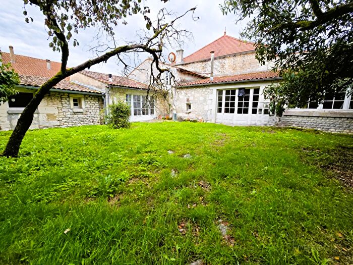 Maison à vendre - Saint-Dizant-du-Gua - 4 pièces - 2 chambres