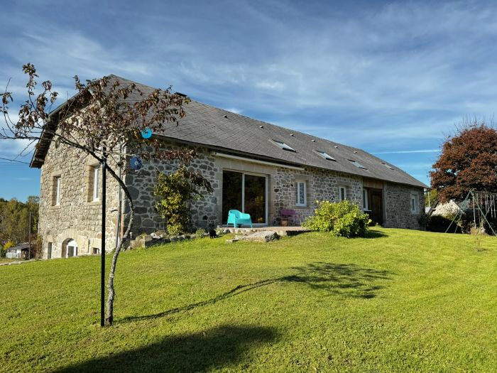 Maison à vendre - Moustier-Ventadour - 8 pièces - 6 chambres