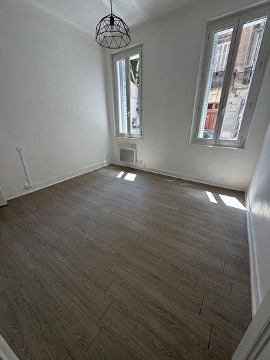 Appartement 2 pièces à Cinq Avenues, Marseille 4ème arrondissement, à louer