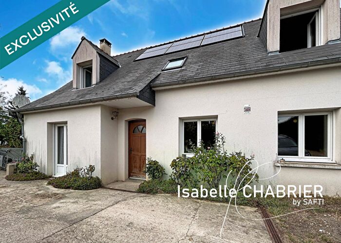 La Chapelle-Saint-Laud : Maison 7 pièces à vendre