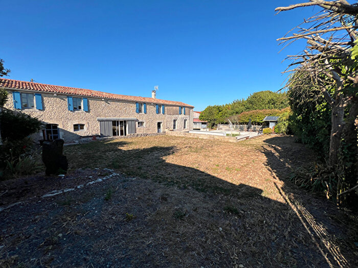 Maison à vendre - Sainte-Soulle - 8 pièces - 5 chambres