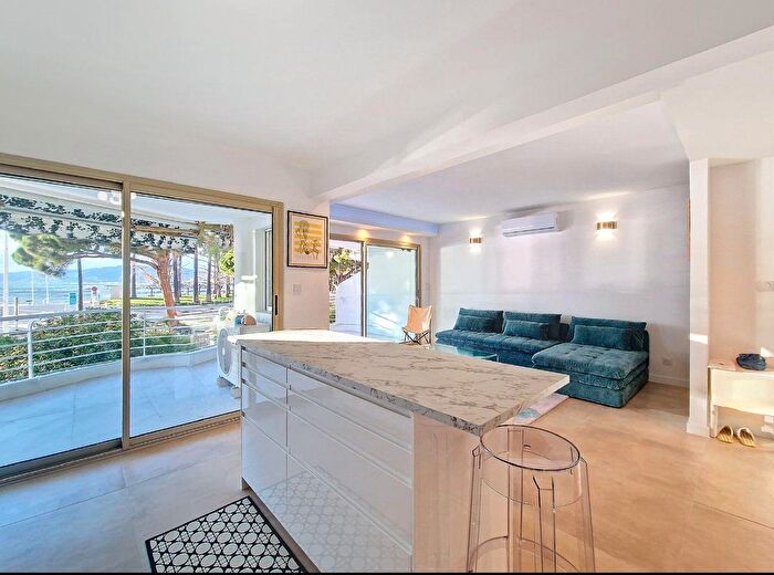 Appartement à vendre - Cannes, Pointe Croisette - 2 pièces - 1 chambre