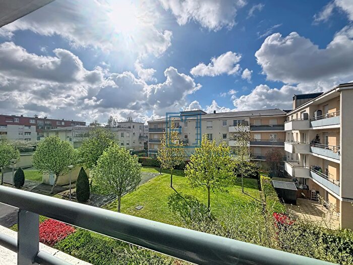 Appartement à vendre - Trappes, Coeur des Merisiers - 4 pièces - 3 chambres