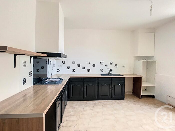 Maison à louer - Saint-Christol - 5 pièces - 3 chambres