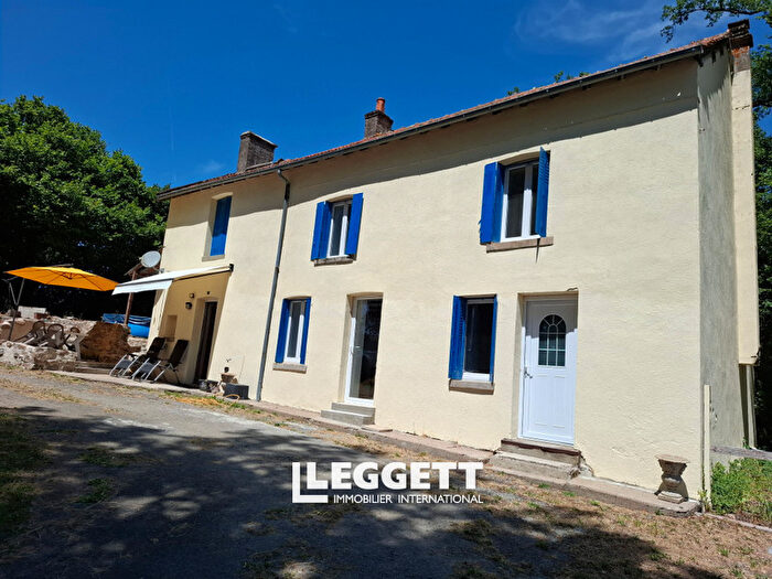 Maison 11 pièces à Saint-Dizier-Leyrenne, à vendre