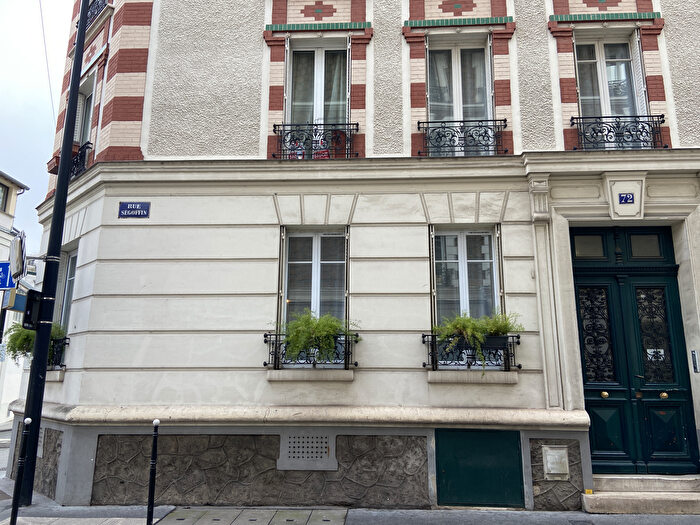 Appartement à louer - Courbevoie, Gambetta, La Défense - 3 pièces - 2 chambres