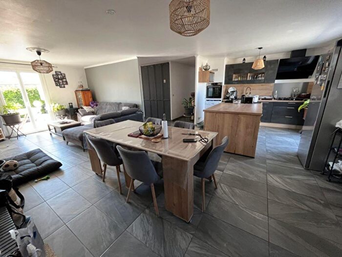 Maison à vendre - Saint-Nazaire-dAude - 4 pièces - 3 chambres