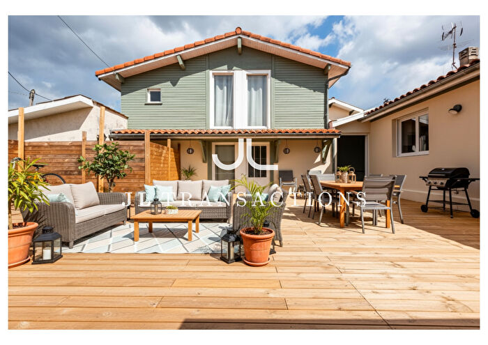 Maison à vendre - Pessac, Verthamon, Haut Biron - 6 pièces - 4 chambres