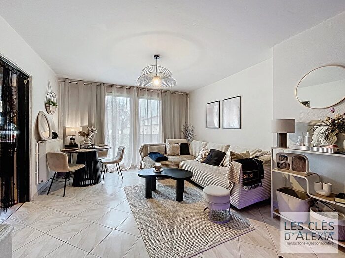 Appartement à vendre - Bron, Le Terraillon - 3 pièces - 2 chambres