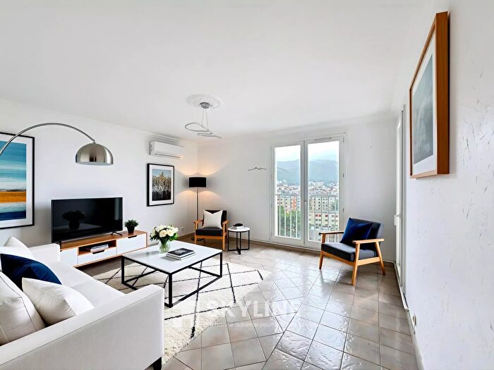 Appartement à vendre - Marseille e  - 5 pièces - 3 chambres