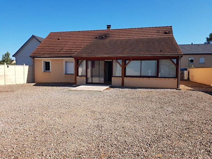 Maison à louer - Saint-Cosme-en-Vairais - 4 pièces - 3 chambres