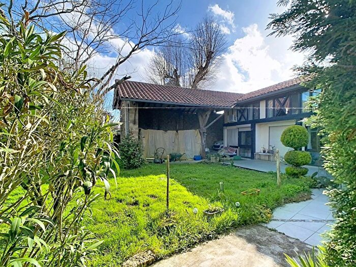 Maison à vendre - Mirande - 5 pièces - 4 chambres