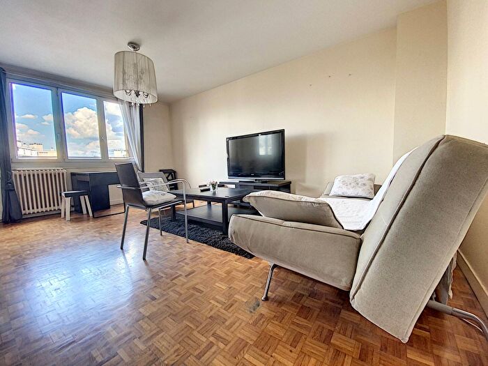 Appartement à louer - Cité Pierre et Marie Curie, Ivry-sur-Seine - 2 pièces - 1 chambre