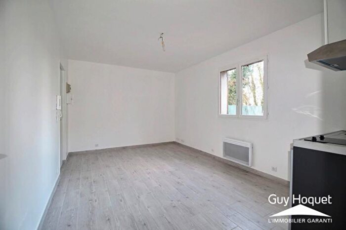Appartement à louer - Viry-Châtillon, Centre-ville - 2 pièces - 1 chambre