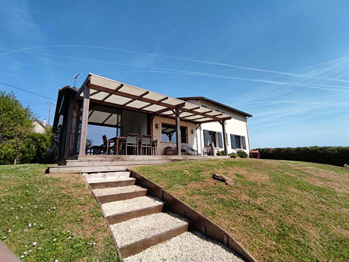 Maison 8 pièces à Monthoiron, à vendre
