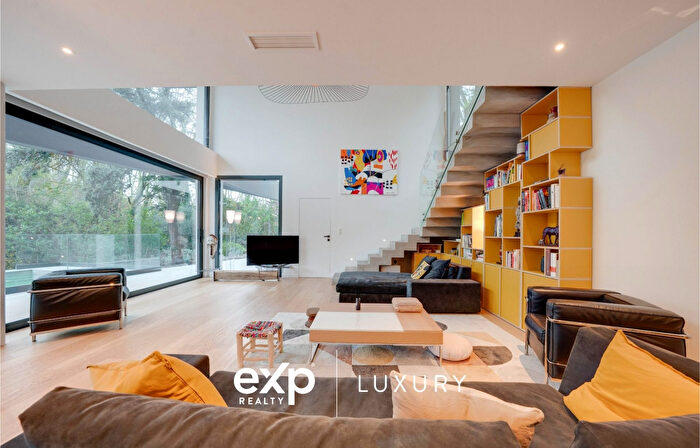 Maison à vendre - Saint-Marc-Jaumegarde - 5 pièces - 4 chambres