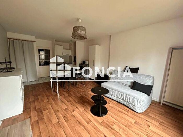 Appartement à louer - Petit Dammarie-Croix Saint Jacques, Dammarie-les-Lys - 1 pièce