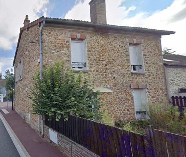 Voisins-le-Bretonneux : Maison 5 pièces à vendre