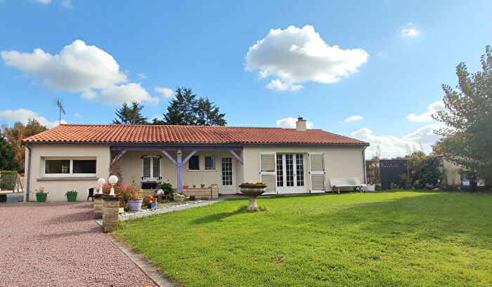 Maison à vendre - Thuré - 5 pièces - 3 chambres