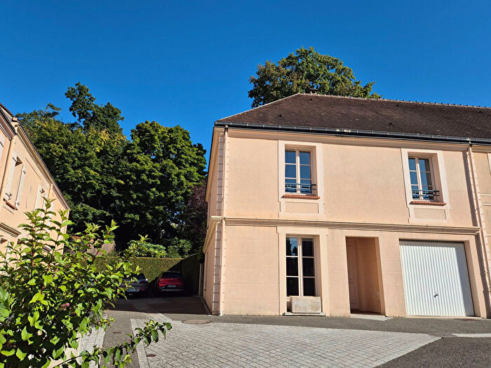 Maison à louer - Montfort-lAmaury - 6 pièces - 4 chambres