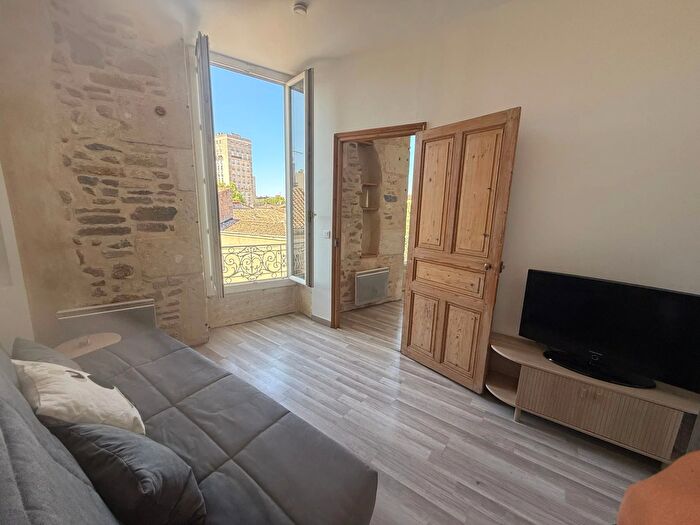 Appartement à louer - Nîmes, Placette - 2 pièces - 1 chambre