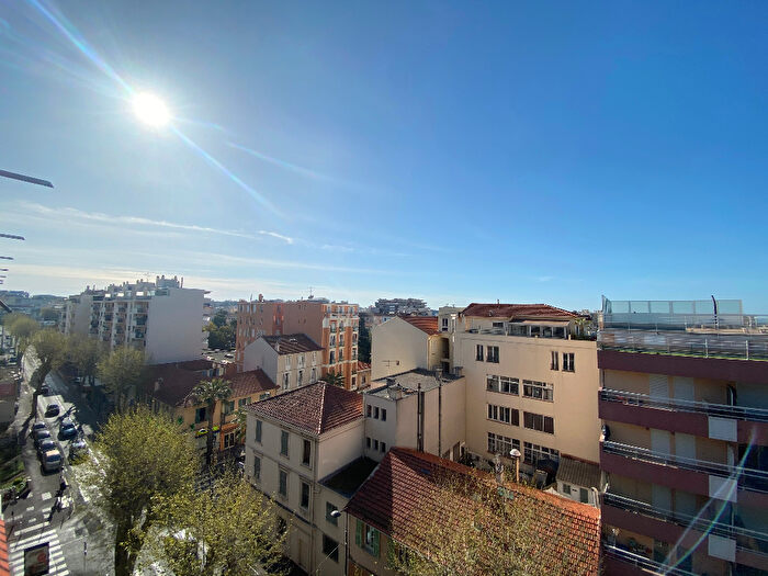 Appartement à louer - Antibes, Juan-les-Pins, Le Cap - 1 pièce