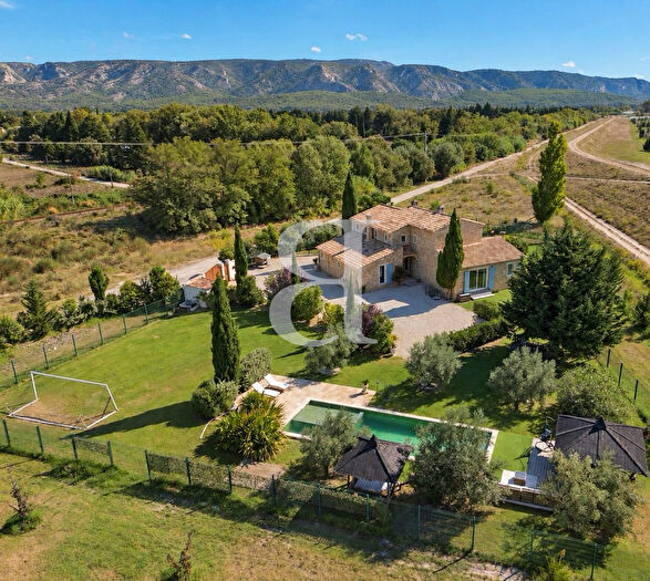 Maison 8 pièces à Cheval-Blanc, à vendre
