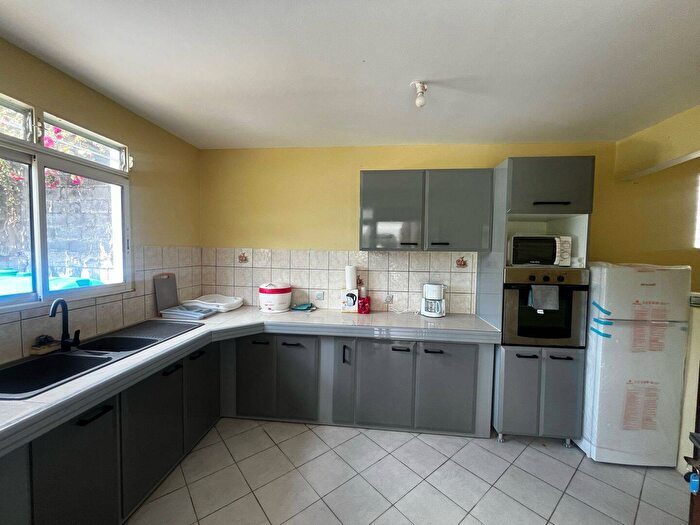 Maison 4 pièces à Les Abymes, à louer