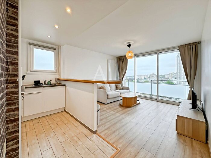 Appartement à louer - Les Capucines, Poissy - 1 pièce