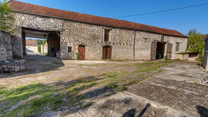 Maison 10 pièces à Breuil-Bois-Robert, à vendre