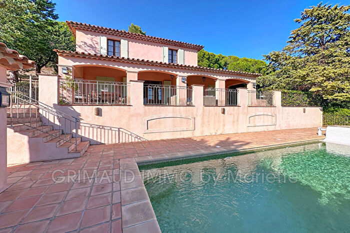 Maison à vendre - Le Plan-de-la-Tour - 5 pièces - 3 chambres