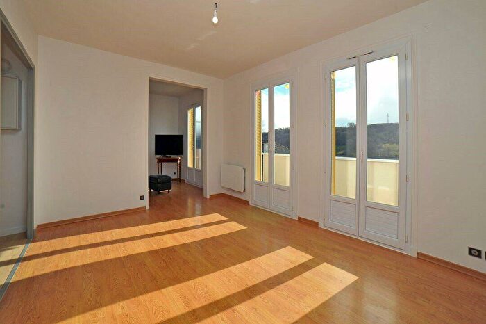 Appartement à louer - Nord, Saint-Flour - 3 pièces - 2 chambres