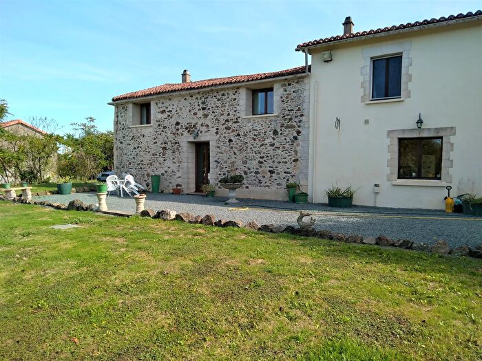 Maison 6 pièces à vendre à Moncoutant