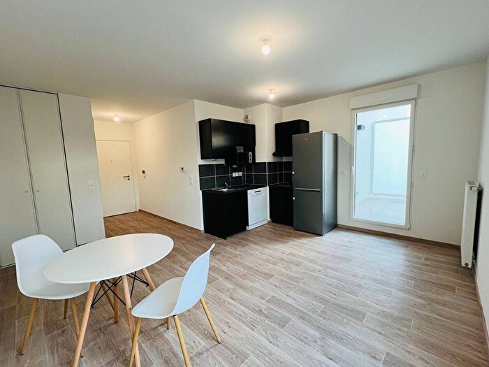 Appartement à louer - centre Ville-La Chartonnière-La Barre, Villefranche-sur-Saône - 2 pièces - 1 chambre