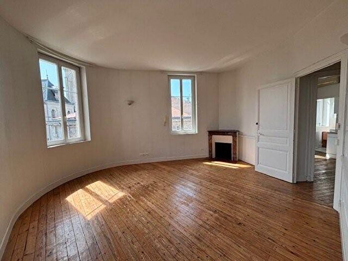 Saint Ausone-Saint Martin-Saint Gelais, Angoulême : Appartement 2 pièces à louer