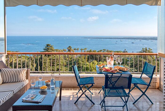Cannes, Californie Pezou : Appartement 2 pièces à louer