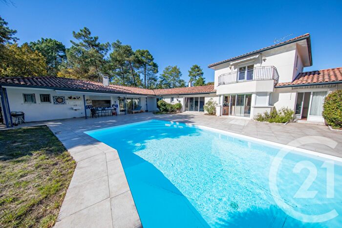 Maison à vendre - Saint-Aubin-de-Médoc - 10 pièces - 5 chambres
