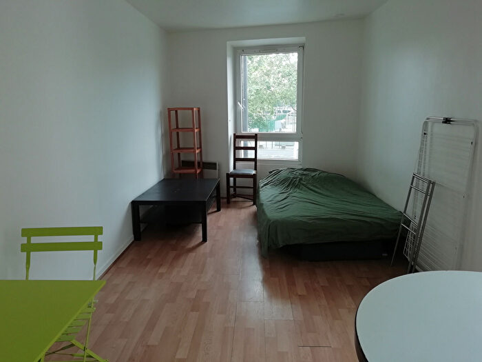 Appartement à louer - Rueil-Malmaison, Plaine Gare - 1 pièce