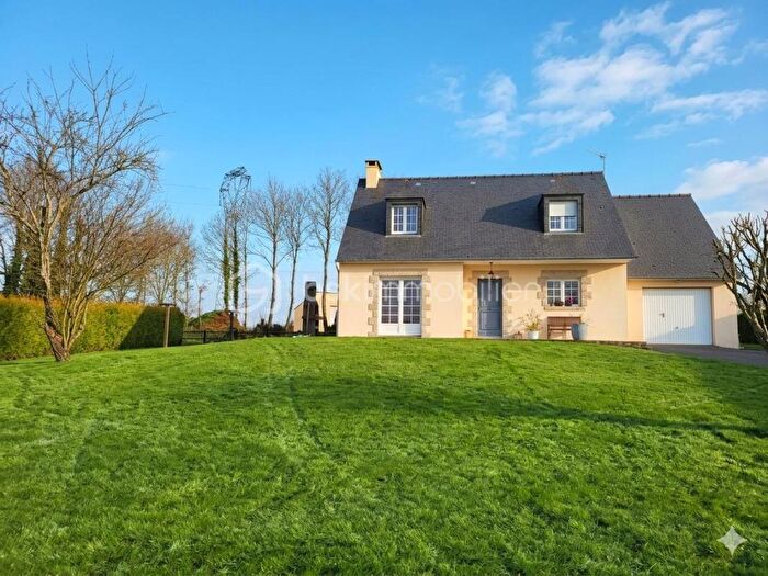 Maison à vendre - Isigny-le-Buat - 5 pièces - 4 chambres