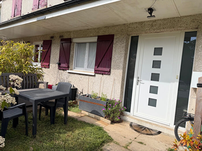 Le Mesnil-Saint-Denis : Maison 7 pièces à vendre